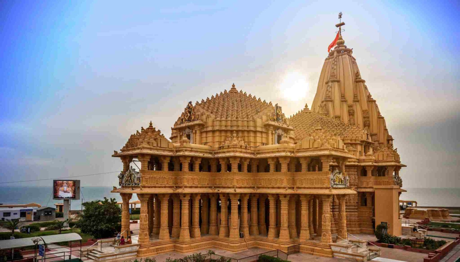 Dwarkadhish Temple Dwarka | History & Significance